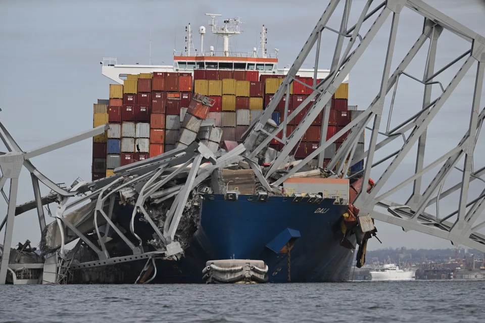 Baltimore Key Bridge collapse live updates: 6 missing workers presumed ...